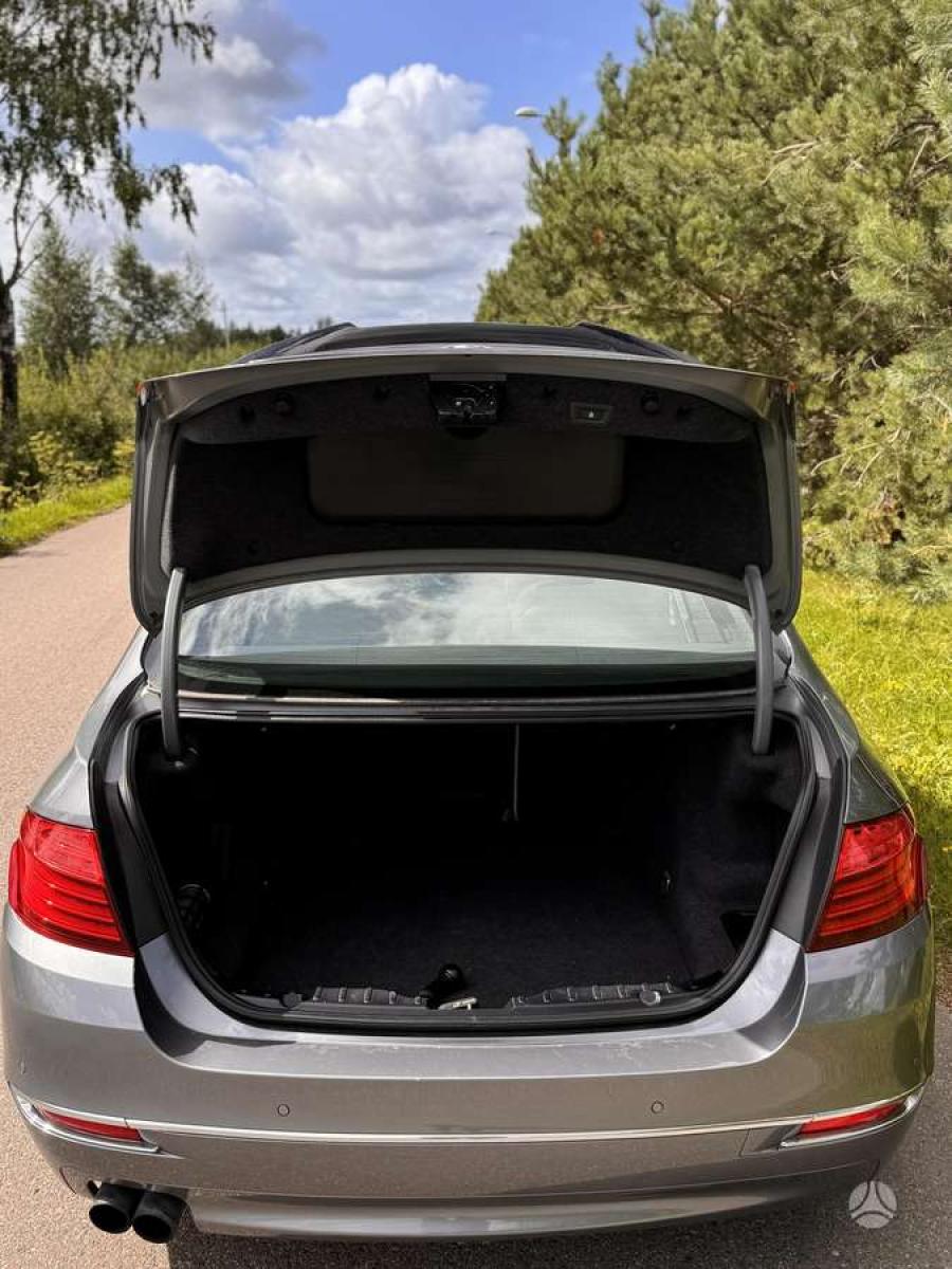 Grey BMW 520 2013 in Klaipeda, with an engine capacity of 2.00 L and mileage of 368 thousand km for 10200 €, photo 11 on AUTOMOTO.COM.LV