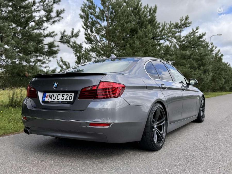 Grey BMW 520 2013 in Klaipeda, with an engine capacity of 2.00 L and mileage of 368 thousand km for 10200 €, photo 12 on AUTOMOTO.COM.LV