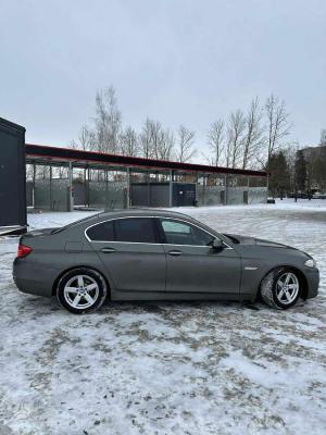 Grey BMW 520 2014 in Marijampole, with an engine capacity of 2.00 L and mileage of 289 thousand km for 11500 €, photo 6 on AUTOMOTO.COM.LV