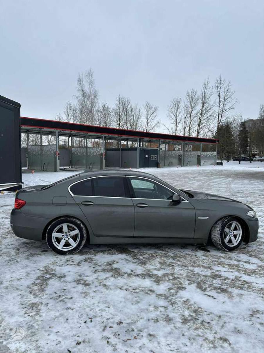 Grey BMW 520 2014 in Marijampole, with an engine capacity of 2.00 L and mileage of 289 thousand km for 11500 €, photo 6 on AUTOMOTO.COM.LV