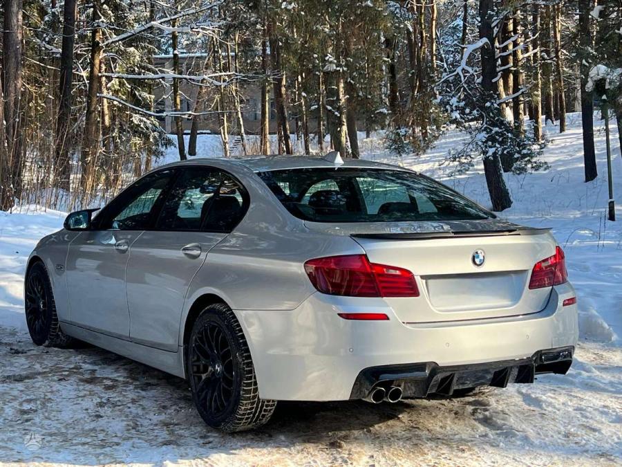 Grey BMW 520 2014 in Vilnius, with an engine capacity of 2.00 L and mileage of 310 thousand km for 9200 €, photo 4 on AUTOMOTO.COM.LV