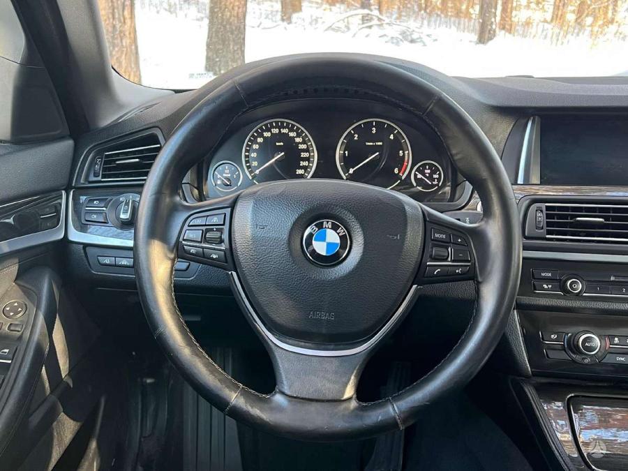 Grey BMW 520 2014 in Vilnius, with an engine capacity of 2.00 L and mileage of 310 thousand km for 9200 €, photo 15 on AUTOMOTO.COM.LV