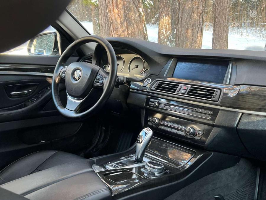 Grey BMW 520 2014 in Vilnius, with an engine capacity of 2.00 L and mileage of 310 thousand km for 9200 €, photo 16 on AUTOMOTO.COM.LV