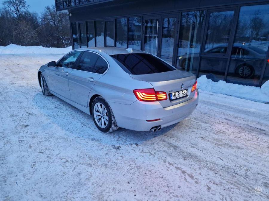 Pelēks BMW 520 2014 Panevēža, ar dzinēja tilpumu 2.00 L un nobraukumu 300 tūkst. km par 9450 €, foto 5 vietnē AUTOMOTO.COM.LV