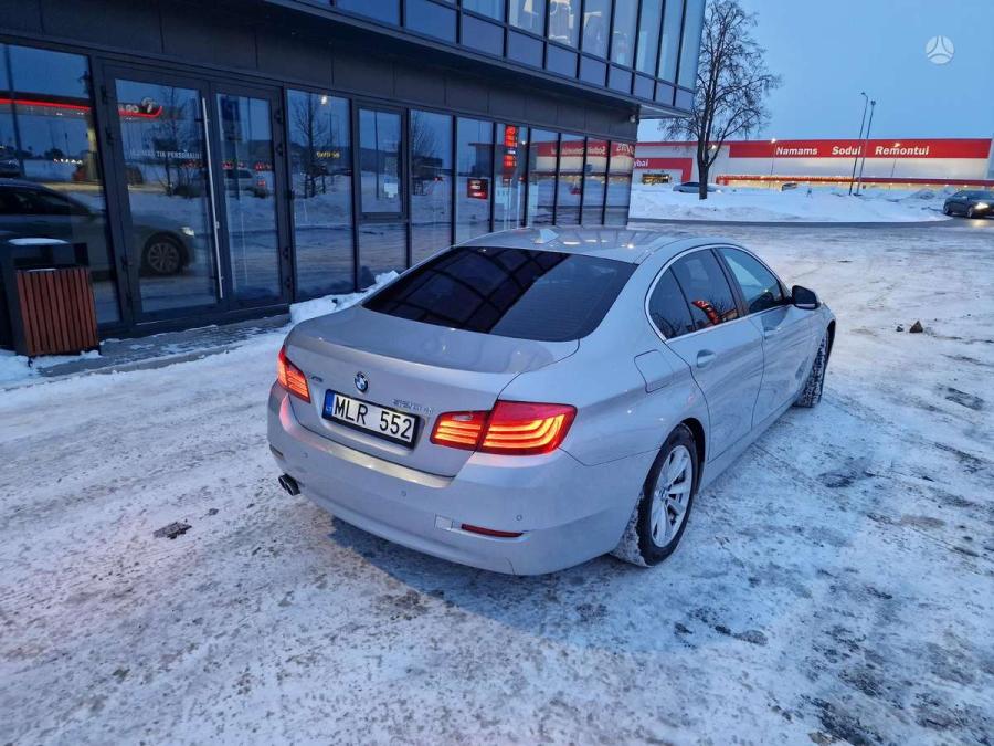 Pelēks BMW 520 2014 Panevēža, ar dzinēja tilpumu 2.00 L un nobraukumu 300 tūkst. km par 9450 €, foto 9 vietnē AUTOMOTO.COM.LV