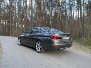 Grey BMW 520 2014 in Vilnius, with an engine capacity of 2.00 L and mileage of 295 thousand km for 10000 €, photo 3 on AUTOMOTO.COM.LV