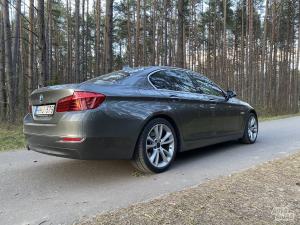 Grey BMW 520 2014 in Vilnius, with an engine capacity of 2.00 L and mileage of 295 thousand km for 10000 €, photo 4 on AUTOMOTO.COM.LV