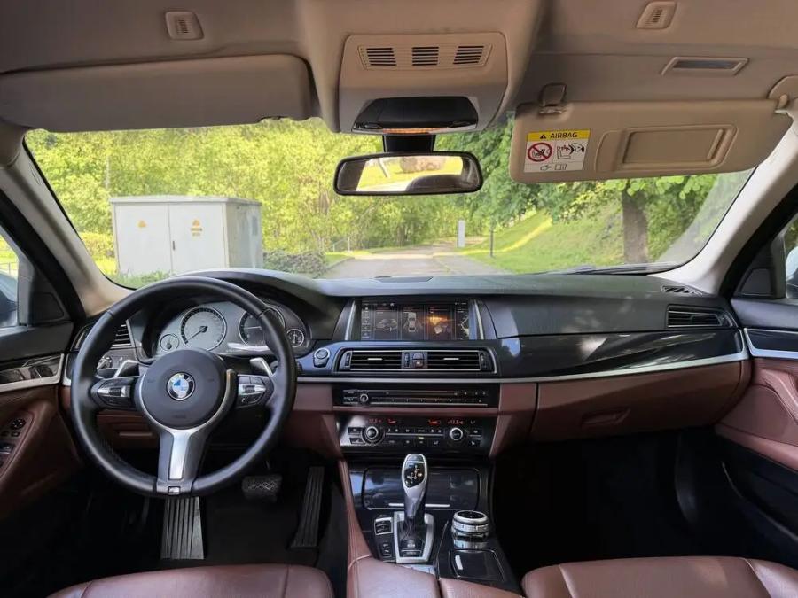 Grey BMW 520 2014 in Rezekne, with an engine capacity of 2.00 L and mileage of 245 thousand km for 7490 €, photo 11 on AUTOMOTO.COM.LV