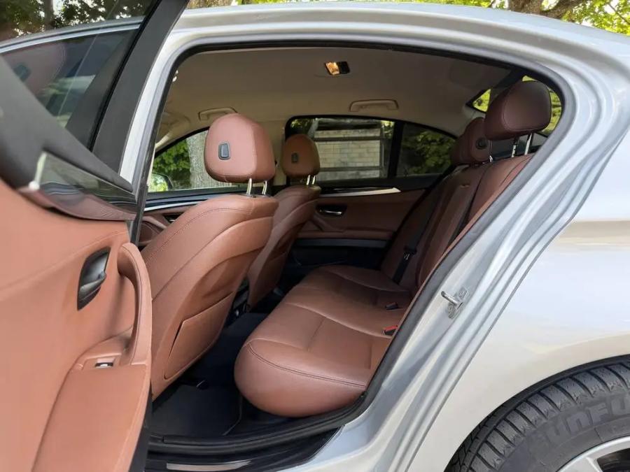 Grey BMW 520 2014 in Rezekne, with an engine capacity of 2.00 L and mileage of 245 thousand km for 7490 €, photo 12 on AUTOMOTO.COM.LV