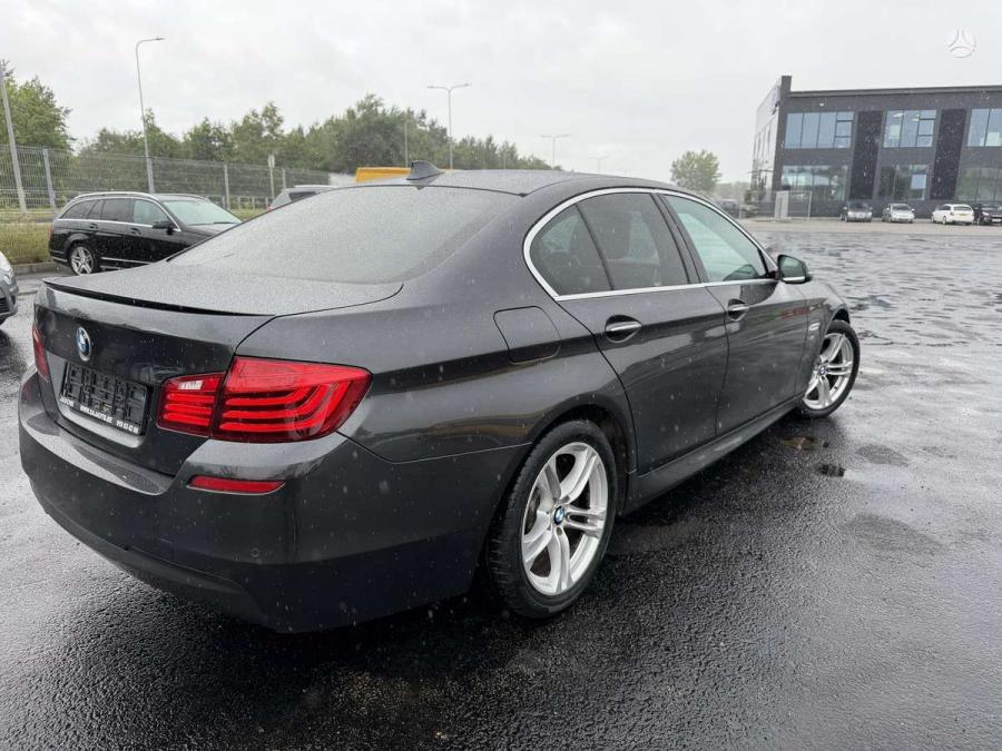 Grey BMW 520 2014 in Utena, with an engine capacity of 2.00 L and mileage of 400 thousand km for 6650 €, photo 4 on AUTOMOTO.COM.LV
