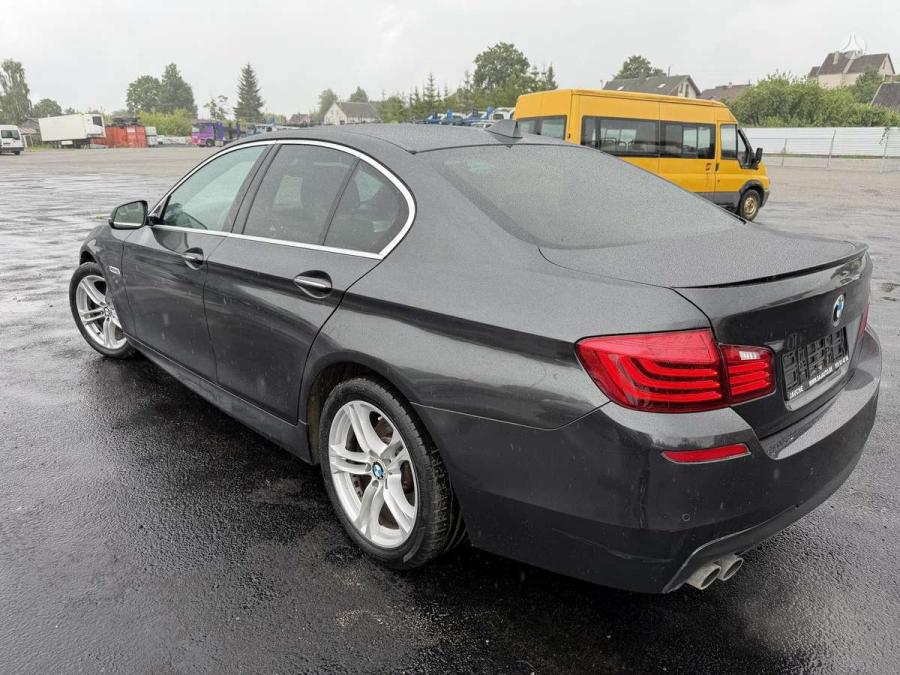 Grey BMW 520 2014 in Utena, with an engine capacity of 2.00 L and mileage of 400 thousand km for 6650 €, photo 5 on AUTOMOTO.COM.LV