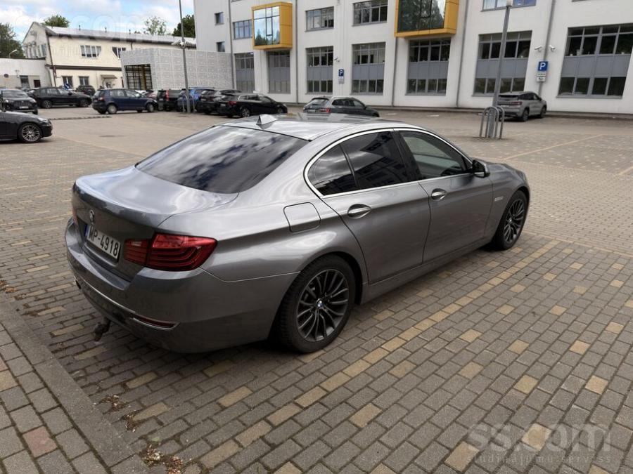 Grey BMW 520 2014 in Riga, with an engine capacity of 2.00 L and mileage of 300 thousand km for 10500 €, photo 9 on AUTOMOTO.COM.LV