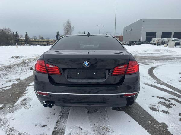 Grey BMW 520 2015 in Vilnius, with an engine capacity of 2.00 L and mileage of 227 thousand km for 11650 €, photo 9 on AUTOMOTO.COM.LV