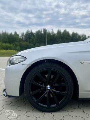 Grey BMW 520 2015 in Vilnius, with an engine capacity of 2.00 L and mileage of 227 thousand km for 12000 €, photo 5 on AUTOMOTO.COM.LV
