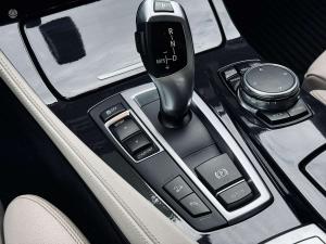 Grey BMW 520 2015 in Kaunas, with an engine capacity of 2.00 L and mileage of 227 thousand km for 13400 €, photo 28 on AUTOMOTO.COM.LV