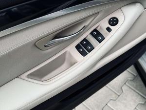 Grey BMW 520 2015 in Kaunas, with an engine capacity of 2.00 L and mileage of 227 thousand km for 13400 €, photo 29 on AUTOMOTO.COM.LV