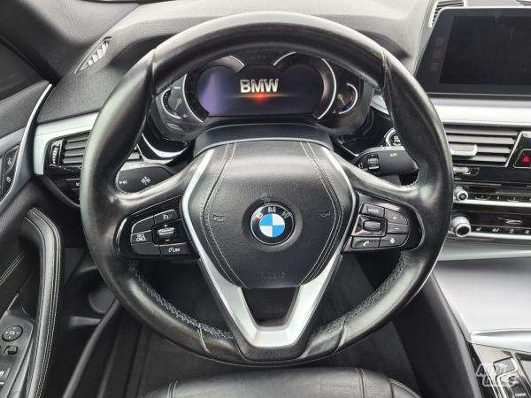 Grey BMW 520 2017 in Vilnius, with an engine capacity of 2.00 L and mileage of 260 thousand km for 16600 €, photo 10 on AUTOMOTO.COM.LV