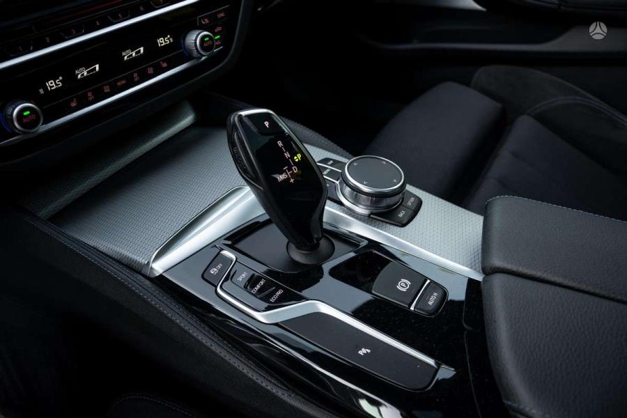 Pelēks BMW 520 2017 Elektrėnai, ar dzinēja tilpumu 2.00 L un nobraukumu 242 tūkst. km par 21300 €, foto 18 vietnē AUTOMOTO.COM.LV