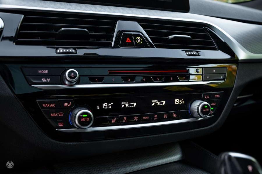 Pelēks BMW 520 2017 Elektrėnai, ar dzinēja tilpumu 2.00 L un nobraukumu 242 tūkst. km par 21300 €, foto 19 vietnē AUTOMOTO.COM.LV