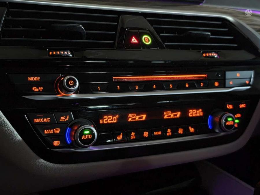 Grey BMW 520 2017 in Jonava, with an engine capacity of 2.00 L and mileage of 240 thousand km for 18250 €, photo 25 on AUTOMOTO.COM.LV