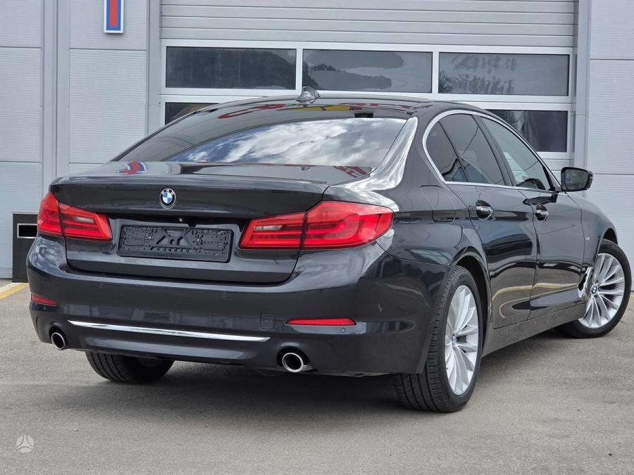Grey BMW 520 2017 in Jonava, with an engine capacity of 2.00 L and mileage of 240 thousand km for 17700 €, photo 6 on AUTOMOTO.COM.LV