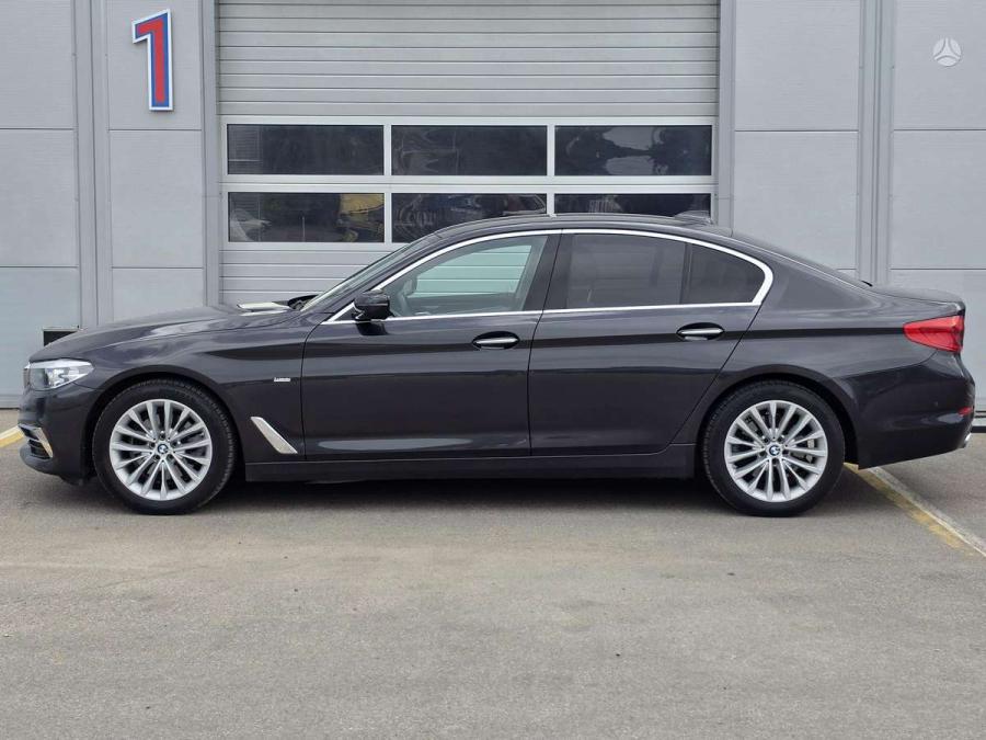 Grey BMW 520 2017 in Jonava, with an engine capacity of 2.00 L and mileage of 240 thousand km for 17700 €, photo 10 on AUTOMOTO.COM.LV
