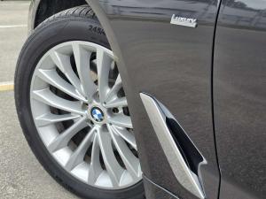 Grey BMW 520 2017 in Jonava, with an engine capacity of 2.00 L and mileage of 240 thousand km for 17700 €, photo 16 on AUTOMOTO.COM.LV