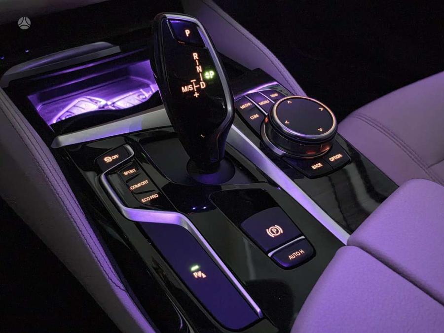 Grey BMW 520 2017 in Jonava, with an engine capacity of 2.00 L and mileage of 240 thousand km for 17700 €, photo 21 on AUTOMOTO.COM.LV