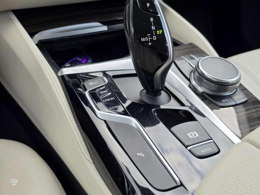 Grey BMW 520 2017 in Jonava, with an engine capacity of 2.00 L and mileage of 240 thousand km for 17700 €, photo 35 on AUTOMOTO.COM.LV