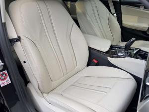 Grey BMW 520 2017 in Jonava, with an engine capacity of 2.00 L and mileage of 240 thousand km for 17700 €, photo 39 on AUTOMOTO.COM.LV