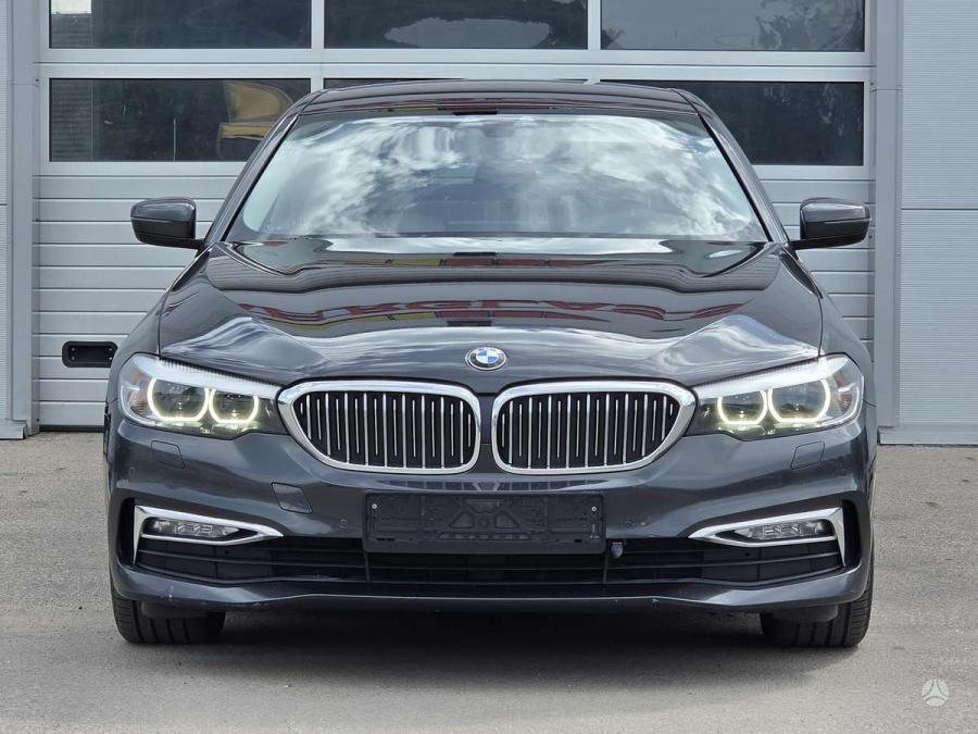 Grey BMW 520 2017 in Jonava, with an engine capacity of 2.00 L and mileage of 240 thousand km for 17770 €, photo 3 on AUTOMOTO.COM.LV