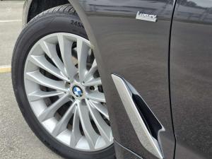 Grey BMW 520 2017 in Jonava, with an engine capacity of 2.00 L and mileage of 240 thousand km for 17770 €, photo 13 on AUTOMOTO.COM.LV