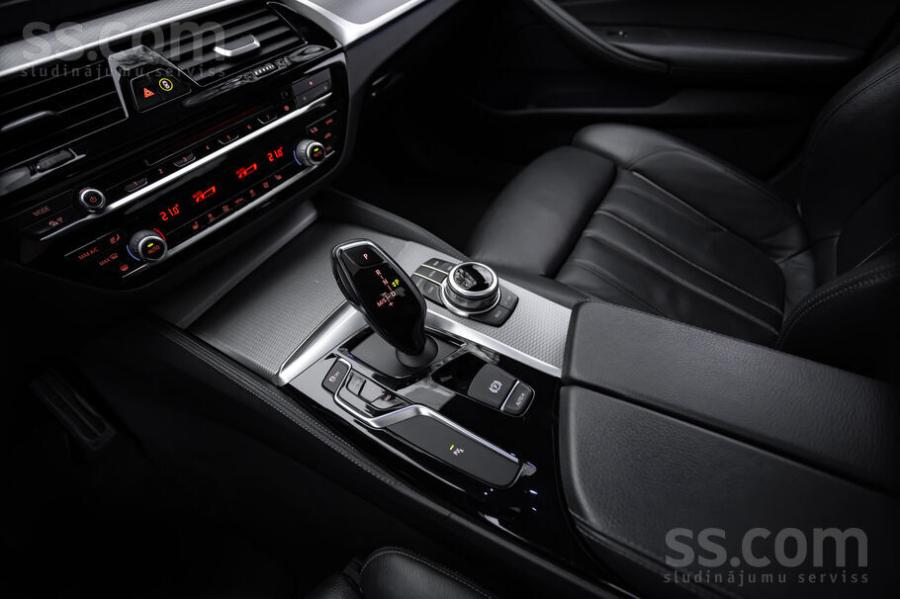 Grey BMW 520 2017 in Riga, with an engine capacity of 2.00 L and mileage of 180 thousand km for 19900 €, photo 15 on AUTOMOTO.COM.LV