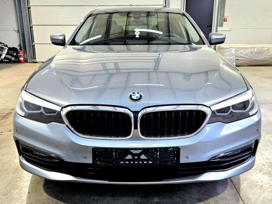 Grey BMW 520 2018 in Marijampole, with an engine capacity of 2.00 L and mileage of 244 thousand km for 16500 €, photo 2 on AUTOMOTO.COM.LV
