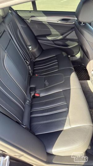 Grey BMW 520 2018 in Vilnius, with an engine capacity of 2.00 L and mileage of 285 thousand km for 22700 €, photo 14 on AUTOMOTO.COM.LV