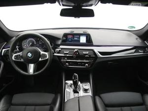 Grey BMW 520 2018 in Vilnius, with an engine capacity of 2.00 L and mileage of 232 thousand km for 18999 €, photo 3 on AUTOMOTO.COM.LV