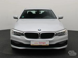 Grey BMW 520 2018 in Vilnius, with an engine capacity of 2.00 L and mileage of 232 thousand km for 18999 €, photo 4 on AUTOMOTO.COM.LV