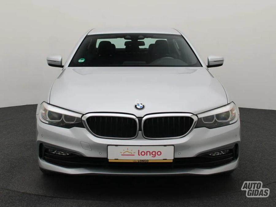 Grey BMW 520 2018 in Vilnius, with an engine capacity of 2.00 L and mileage of 232 thousand km for 18999 €, photo 4 on AUTOMOTO.COM.LV