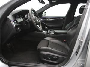 Grey BMW 520 2018 in Vilnius, with an engine capacity of 2.00 L and mileage of 232 thousand km for 18999 €, photo 5 on AUTOMOTO.COM.LV