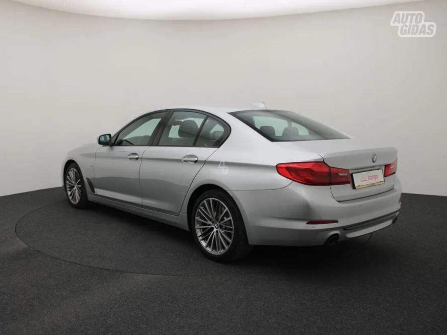 Grey BMW 520 2018 in Vilnius, with an engine capacity of 2.00 L and mileage of 232 thousand km for 18999 €, photo 8 on AUTOMOTO.COM.LV