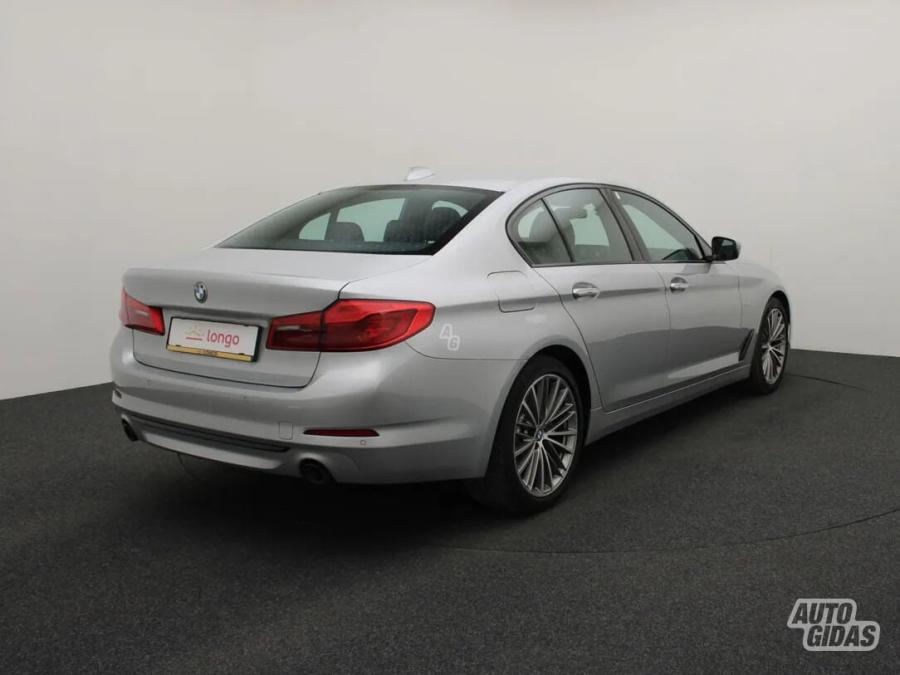 Grey BMW 520 2018 in Vilnius, with an engine capacity of 2.00 L and mileage of 232 thousand km for 18999 €, photo 9 on AUTOMOTO.COM.LV