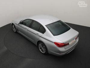 Grey BMW 520 2018 in Vilnius, with an engine capacity of 2.00 L and mileage of 232 thousand km for 18999 €, photo 13 on AUTOMOTO.COM.LV