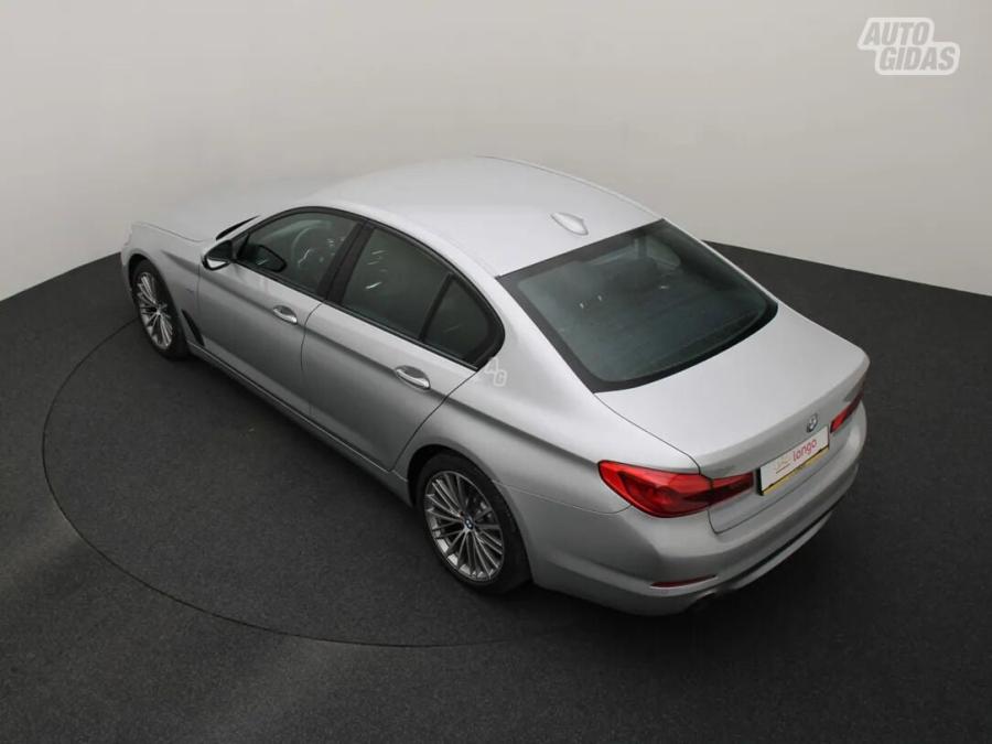 Grey BMW 520 2018 in Vilnius, with an engine capacity of 2.00 L and mileage of 232 thousand km for 18999 €, photo 13 on AUTOMOTO.COM.LV