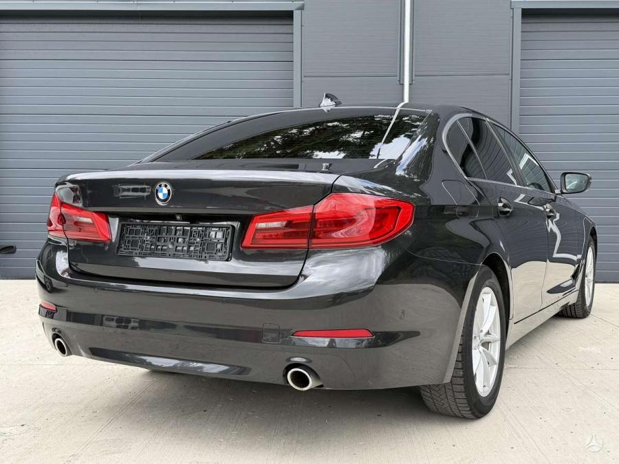 Grey BMW 520 2018 in Utena, with an engine capacity of 2.00 L and mileage of 238 thousand km for 15200 €, photo 3 on AUTOMOTO.COM.LV