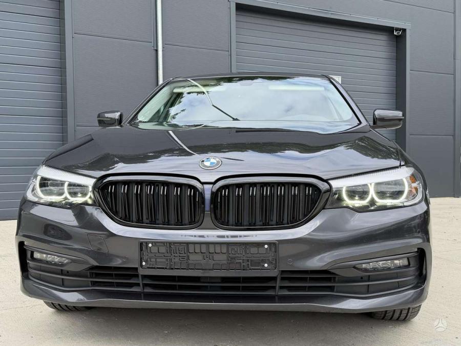Grey BMW 520 2018 in Utena, with an engine capacity of 2.00 L and mileage of 238 thousand km for 15200 €, photo 7 on AUTOMOTO.COM.LV
