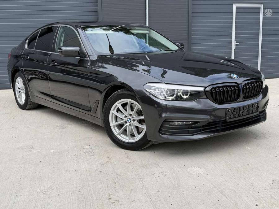 Grey BMW 520 2018 in Utena, with an engine capacity of 2.00 L and mileage of 238 thousand km for 15200 €, photo 11 on AUTOMOTO.COM.LV