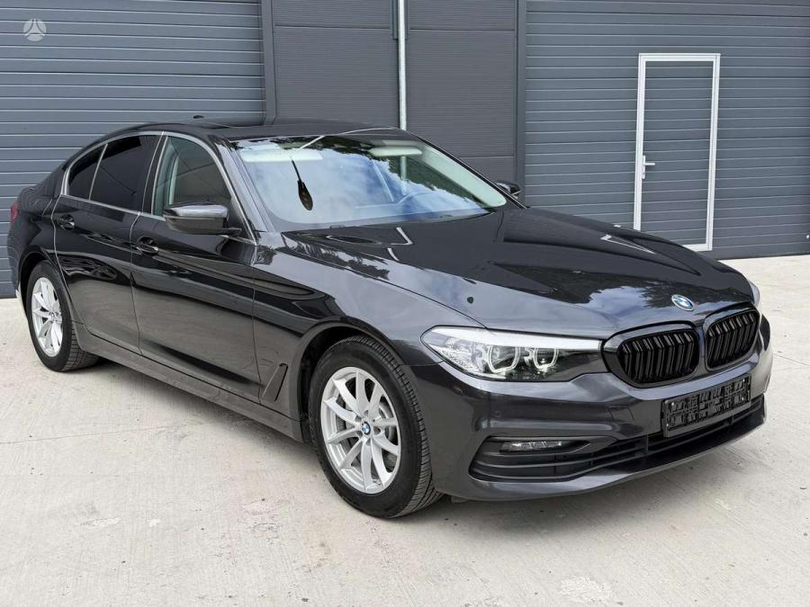 Grey BMW 520 2018 in Utena, with an engine capacity of 2.00 L and mileage of 238 thousand km for 15200 €, photo 13 on AUTOMOTO.COM.LV