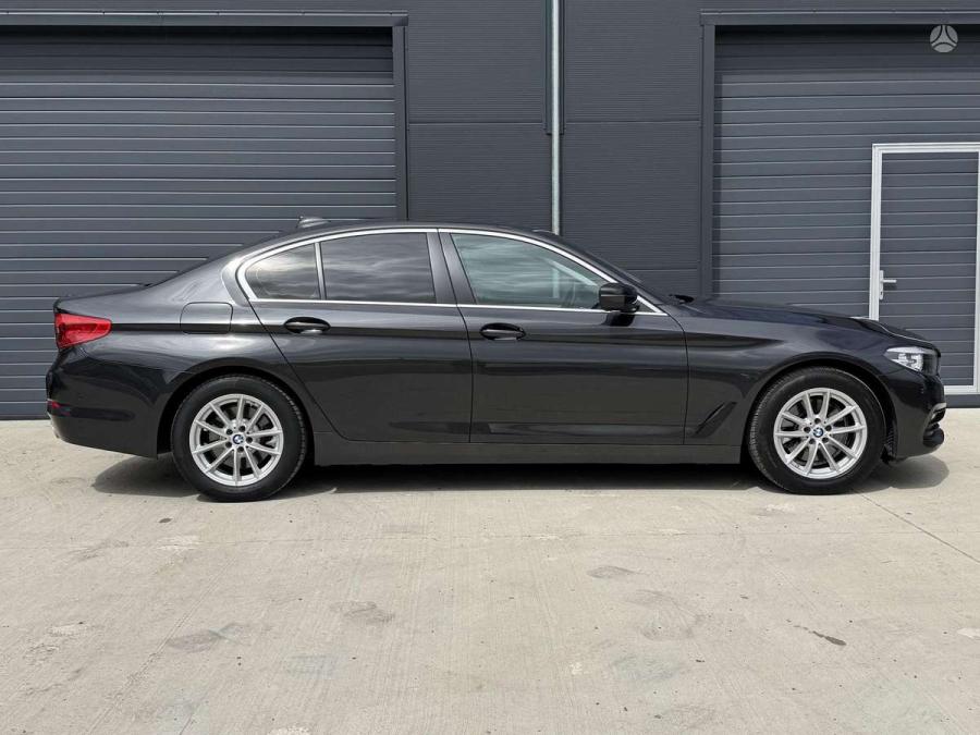 Grey BMW 520 2018 in Utena, with an engine capacity of 2.00 L and mileage of 238 thousand km for 15200 €, photo 14 on AUTOMOTO.COM.LV