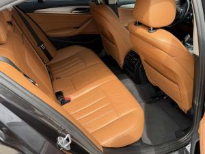 Grey BMW 520 2018 in Utena, with an engine capacity of 2.00 L and mileage of 238 thousand km for 15200 €, photo 15 on AUTOMOTO.COM.LV