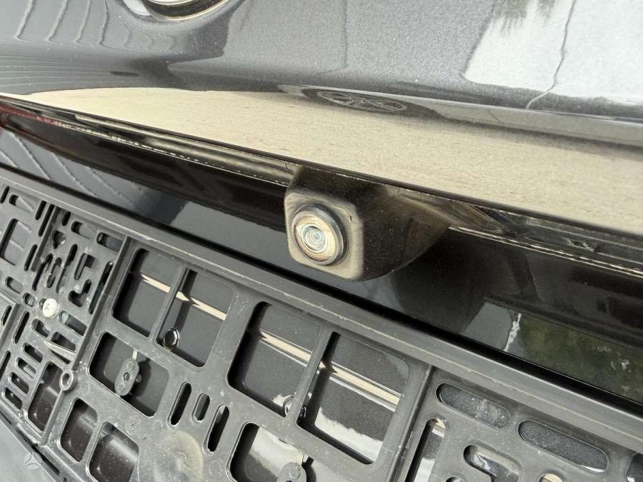 Grey BMW 520 2018 in Utena, with an engine capacity of 2.00 L and mileage of 238 thousand km for 15200 €, photo 19 on AUTOMOTO.COM.LV